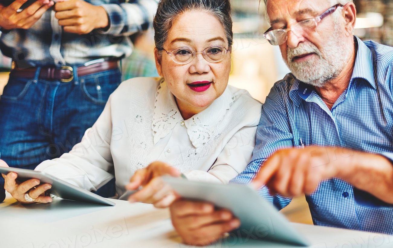 Seniors studying together library | Premium Photo - rawpixel