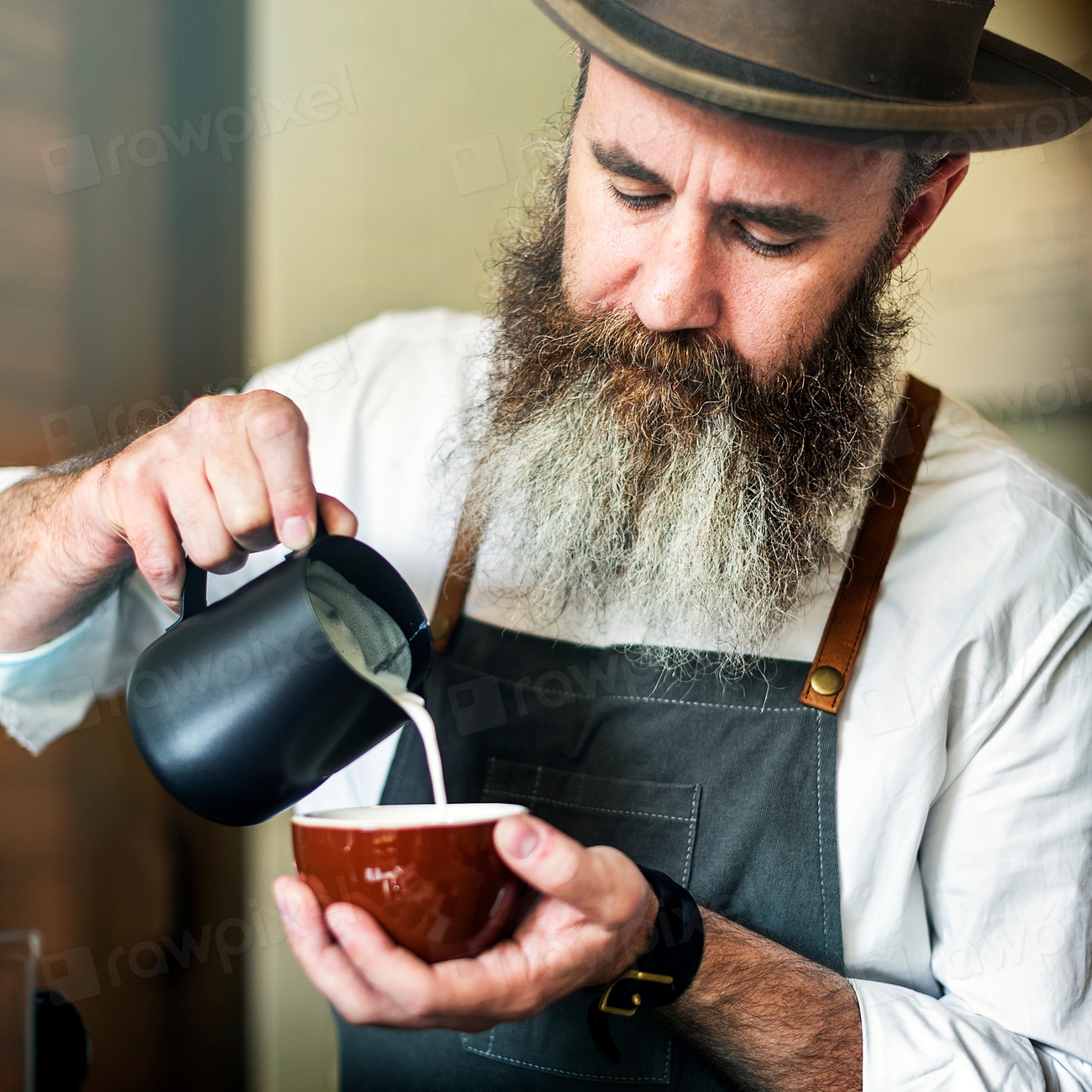 Male barista preparing a cup | Premium Photo - rawpixel