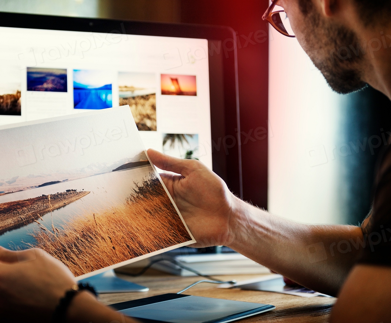 man editing photos acomputer | Premium Photo - rawpixel