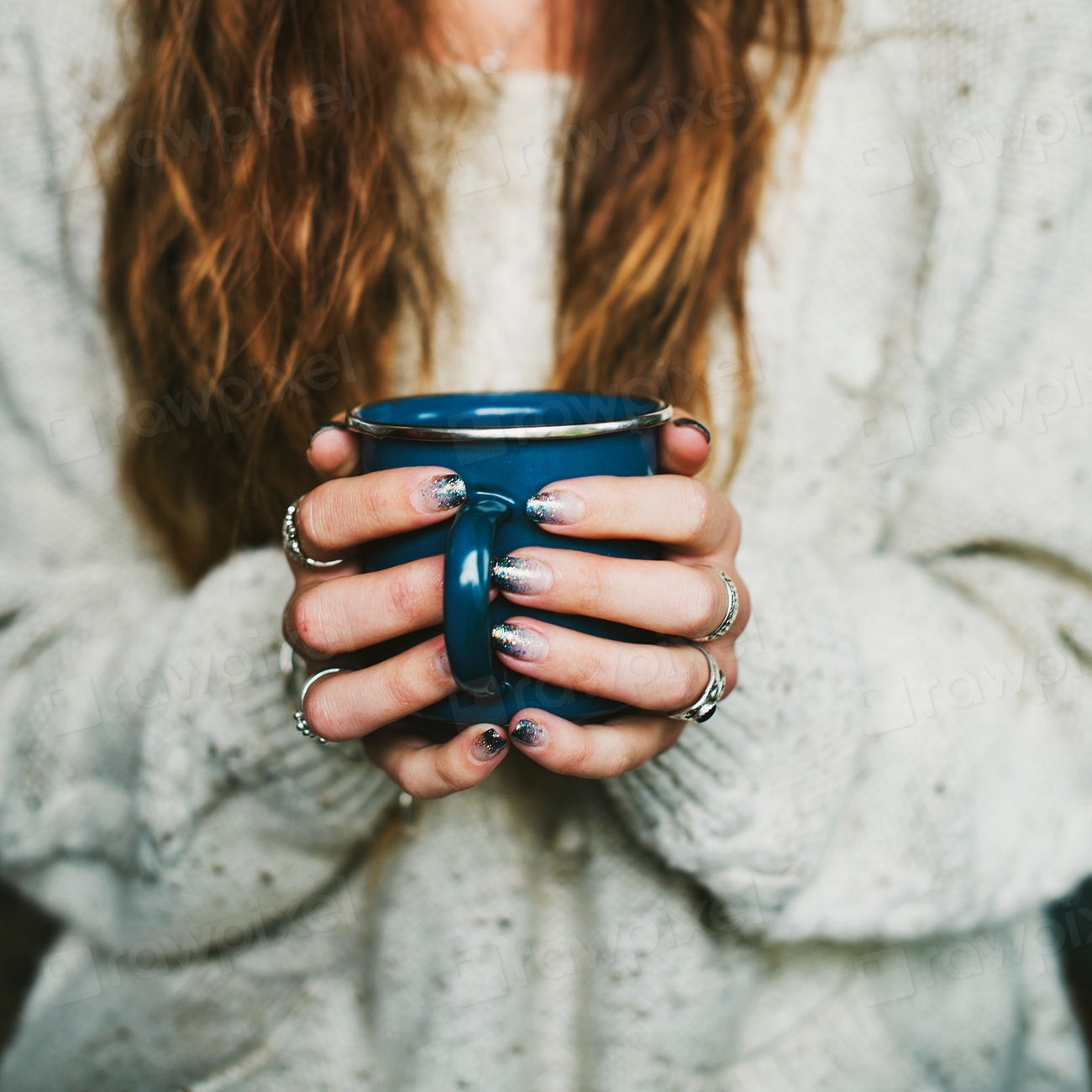 Closeup of hands holding coffee | Premium Photo - rawpixel