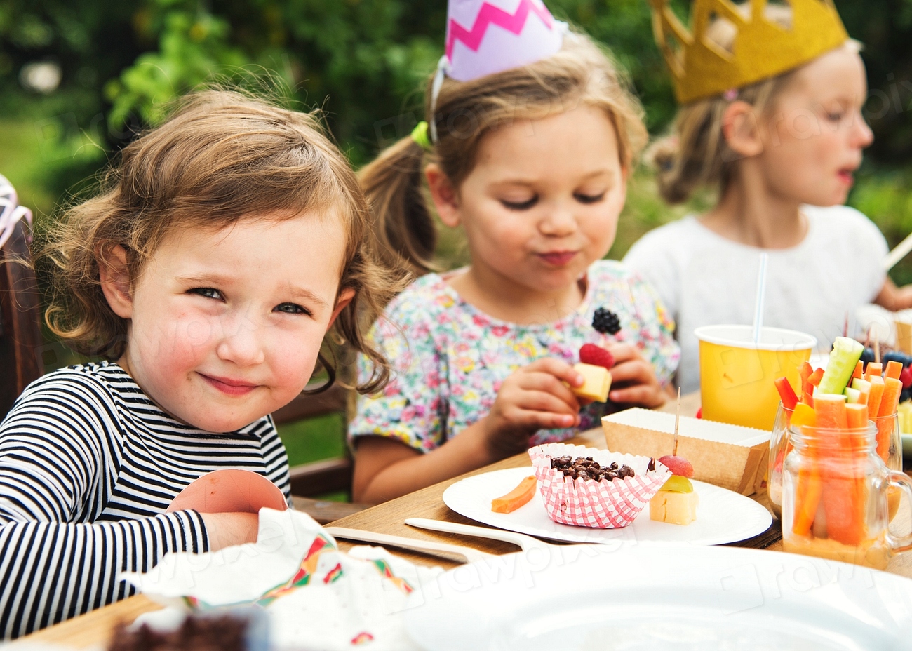 Kids enjoying party garden | Free Photo - rawpixel
