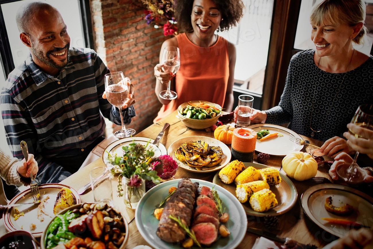 People are celebrating Thanksgiving day | Premium Photo - rawpixel