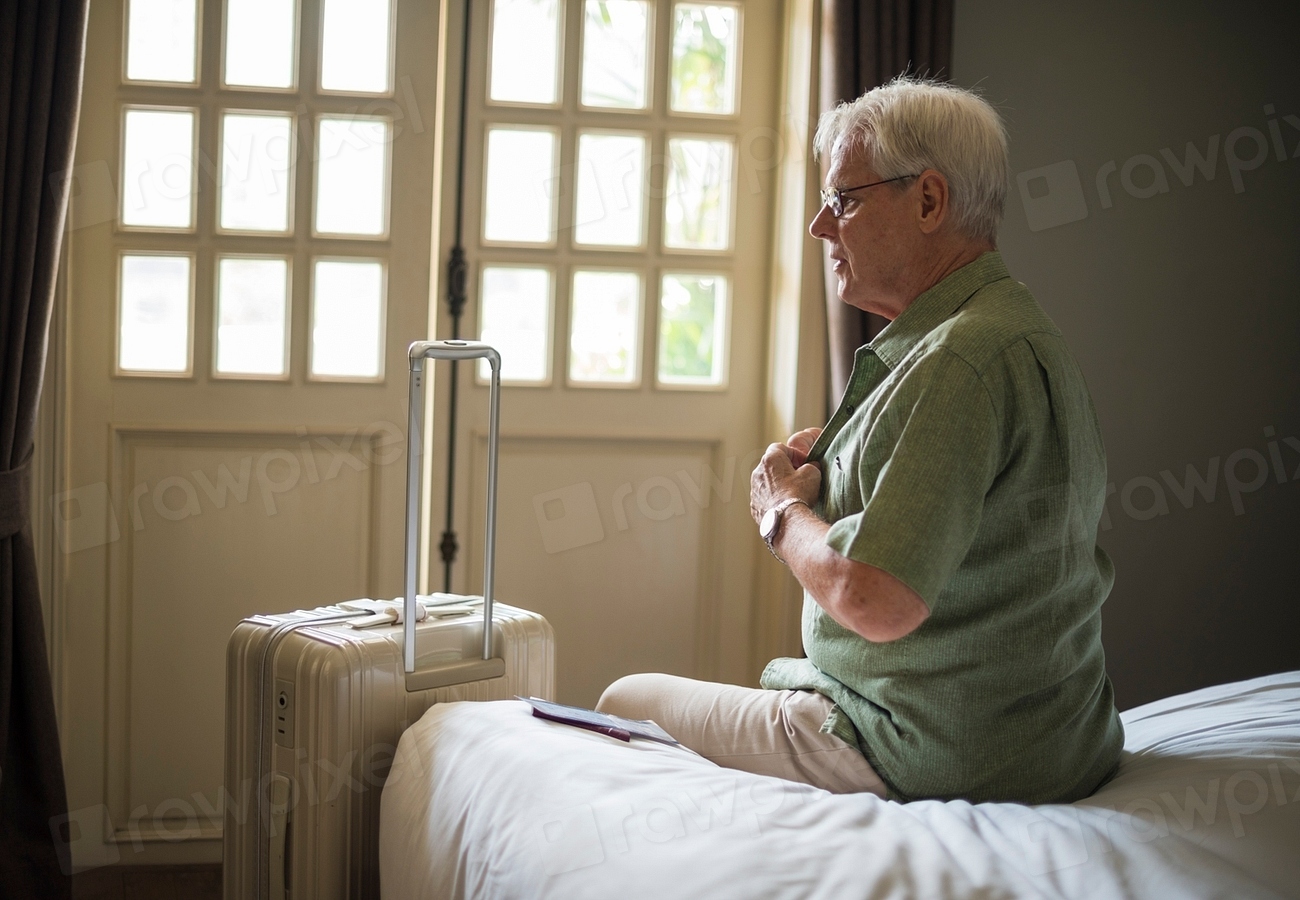 Senior man packing luggage preparing | Premium Photo - rawpixel