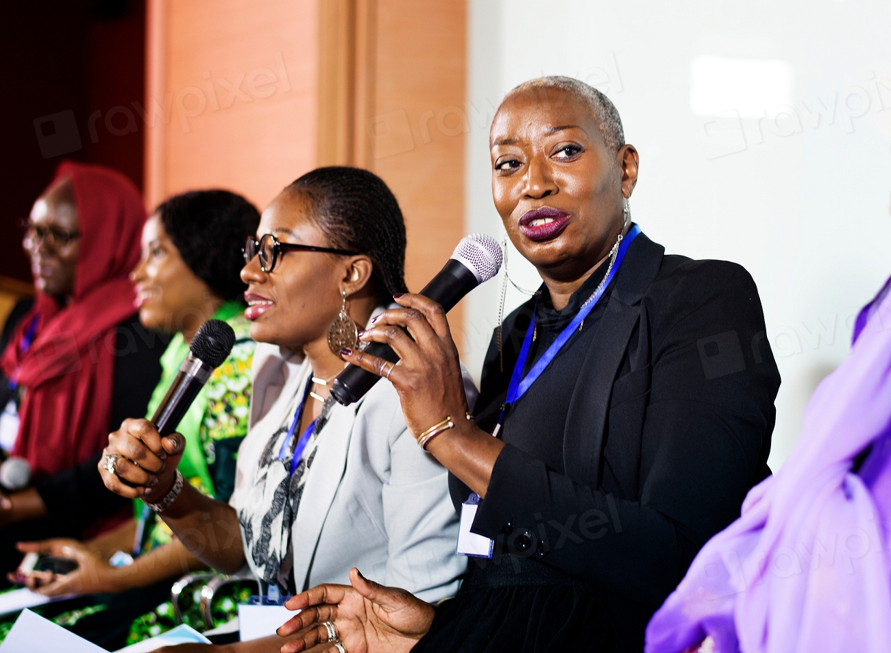 Middle African Descent Woman Speaking | Premium Photo - rawpixel