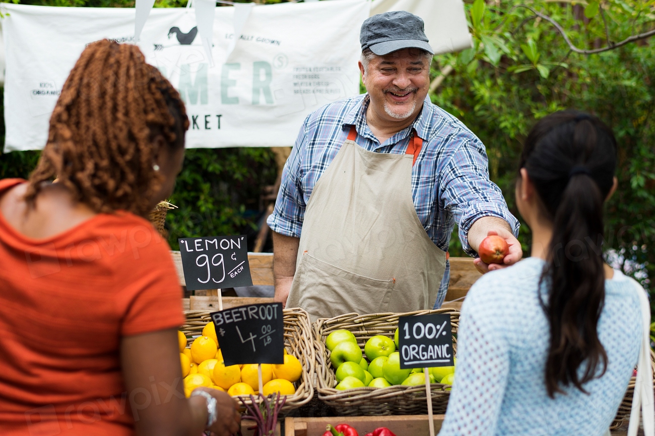 Greengrocer selling organic fresh agricultural | Photo - rawpixel
