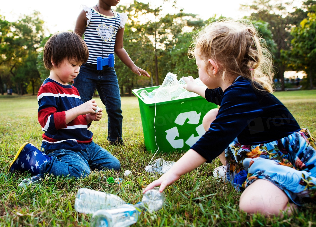 Responsible group children cleaning park | Free Photo - rawpixel