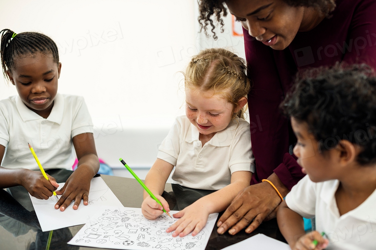 Happy kids at elementary school | Premium Photo - rawpixel
