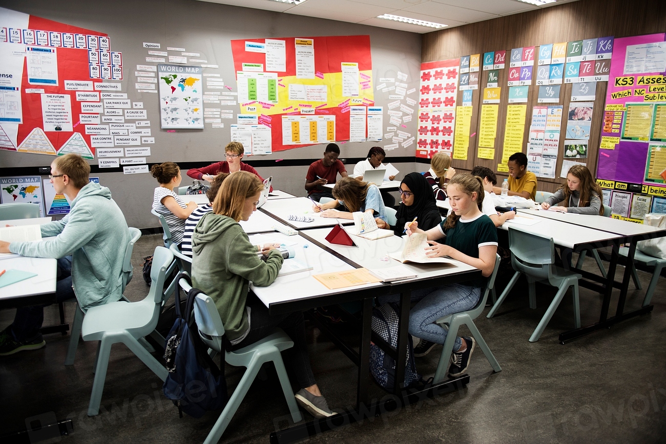 Group students learning classroom | Premium Photo - rawpixel