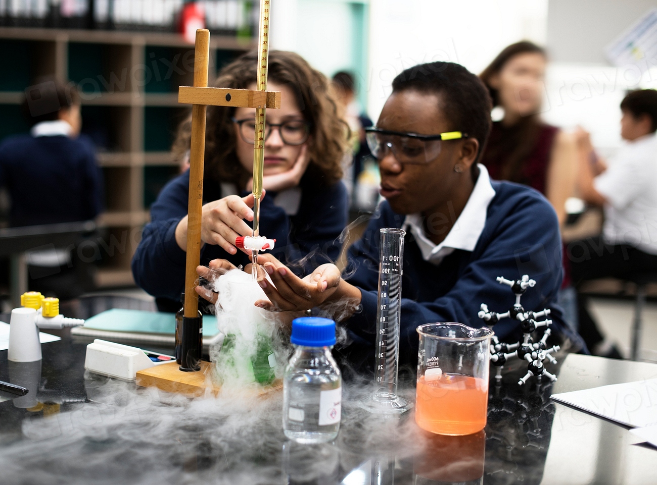 Group students laboratory lab science | Premium Photo - rawpixel