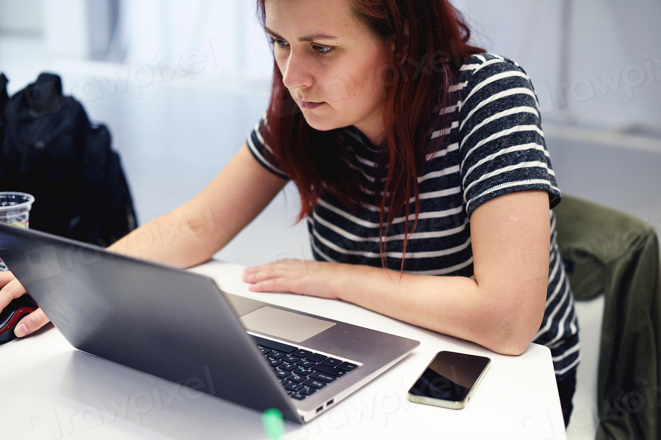 People using computer laptop | Premium Photo - rawpixel