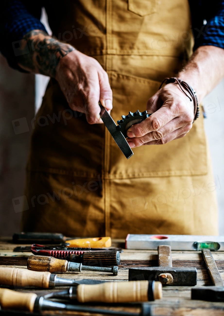 Closeup carpenter working his tools | Premium Photo - rawpixel