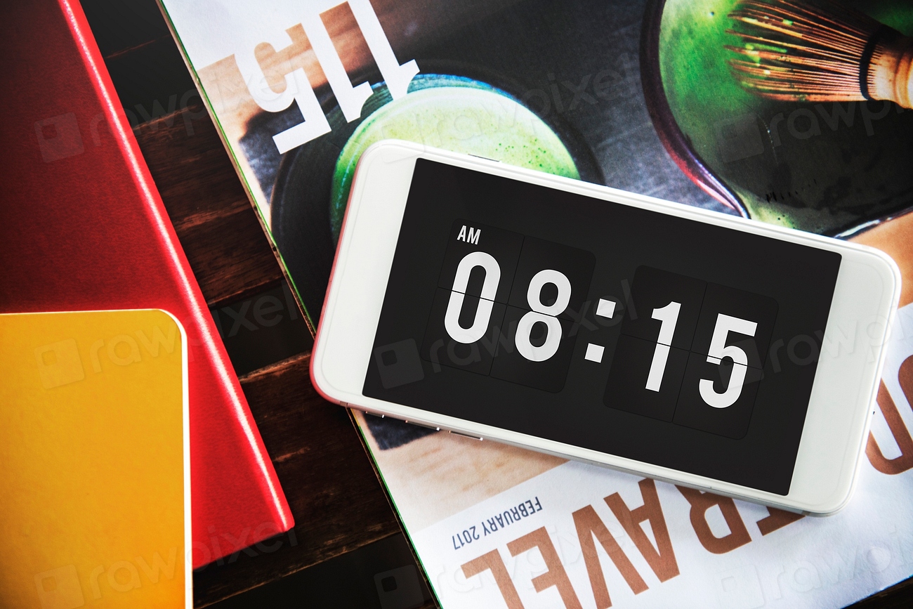 Time on a smartphone screen | Free Photo - rawpixel