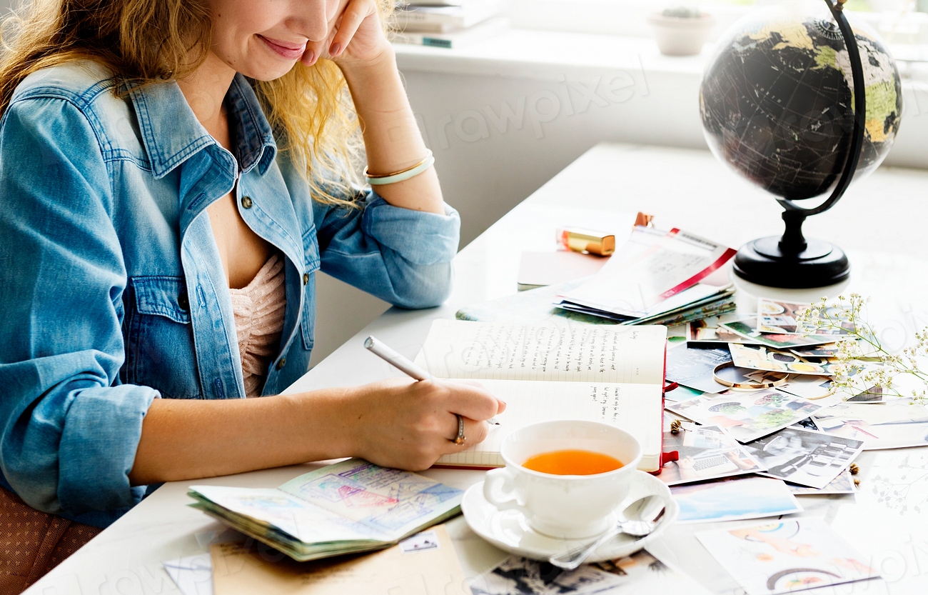 Closeup hands writing diary | Premium Photo - rawpixel