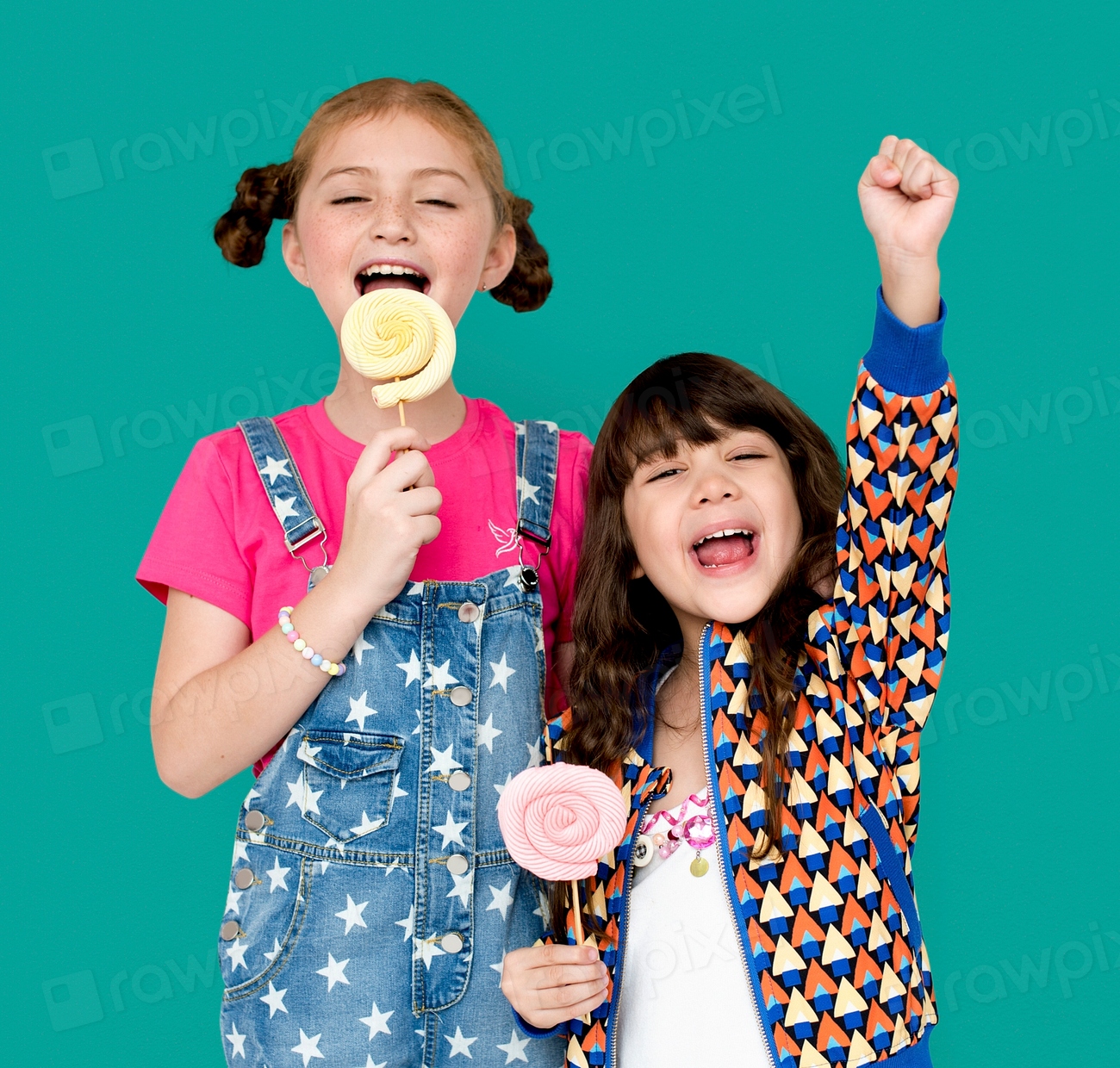 Children Smiling Happiness Studio Portrait | Premium Photo - rawpixel