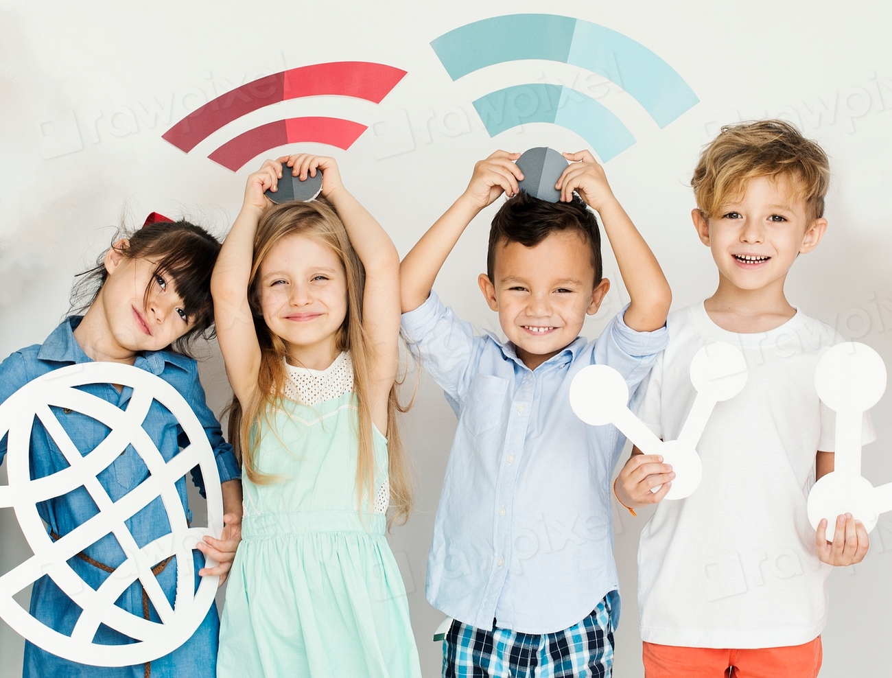 Diverse kids with internet icons | Premium Photo - rawpixel