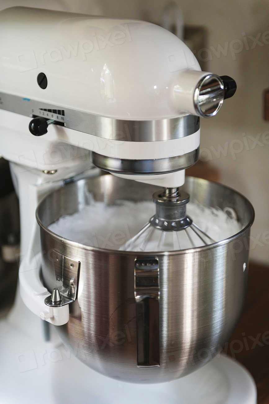 Stand mixer mixing baking ingredients | Photo - rawpixel