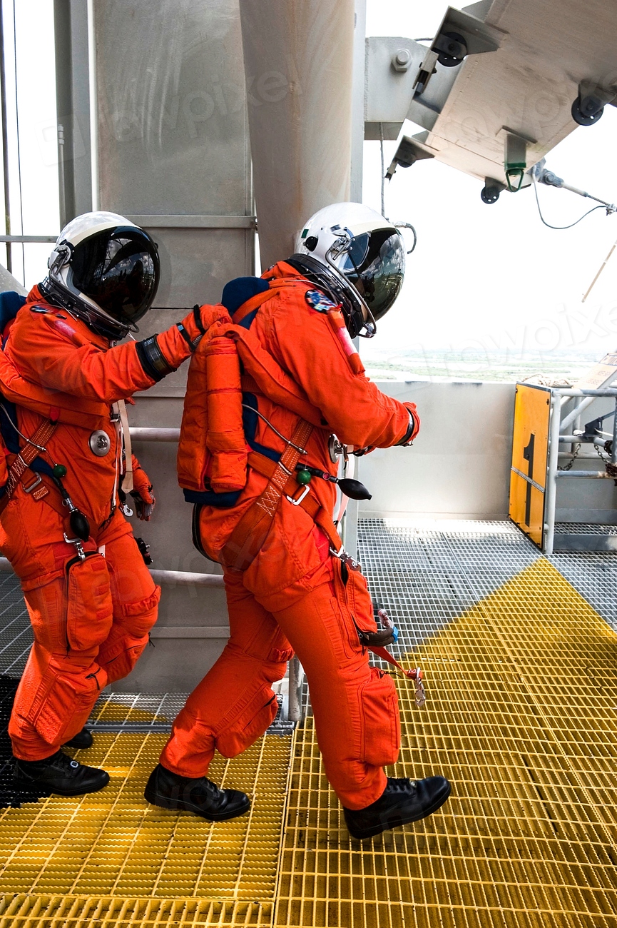 simulated pad emergency exit training | Free Photo - rawpixel