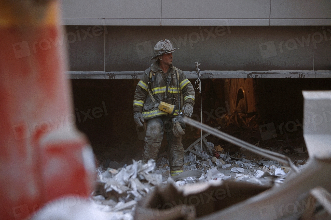 Rescue officer aftermath September 11 | Free Photo - rawpixel