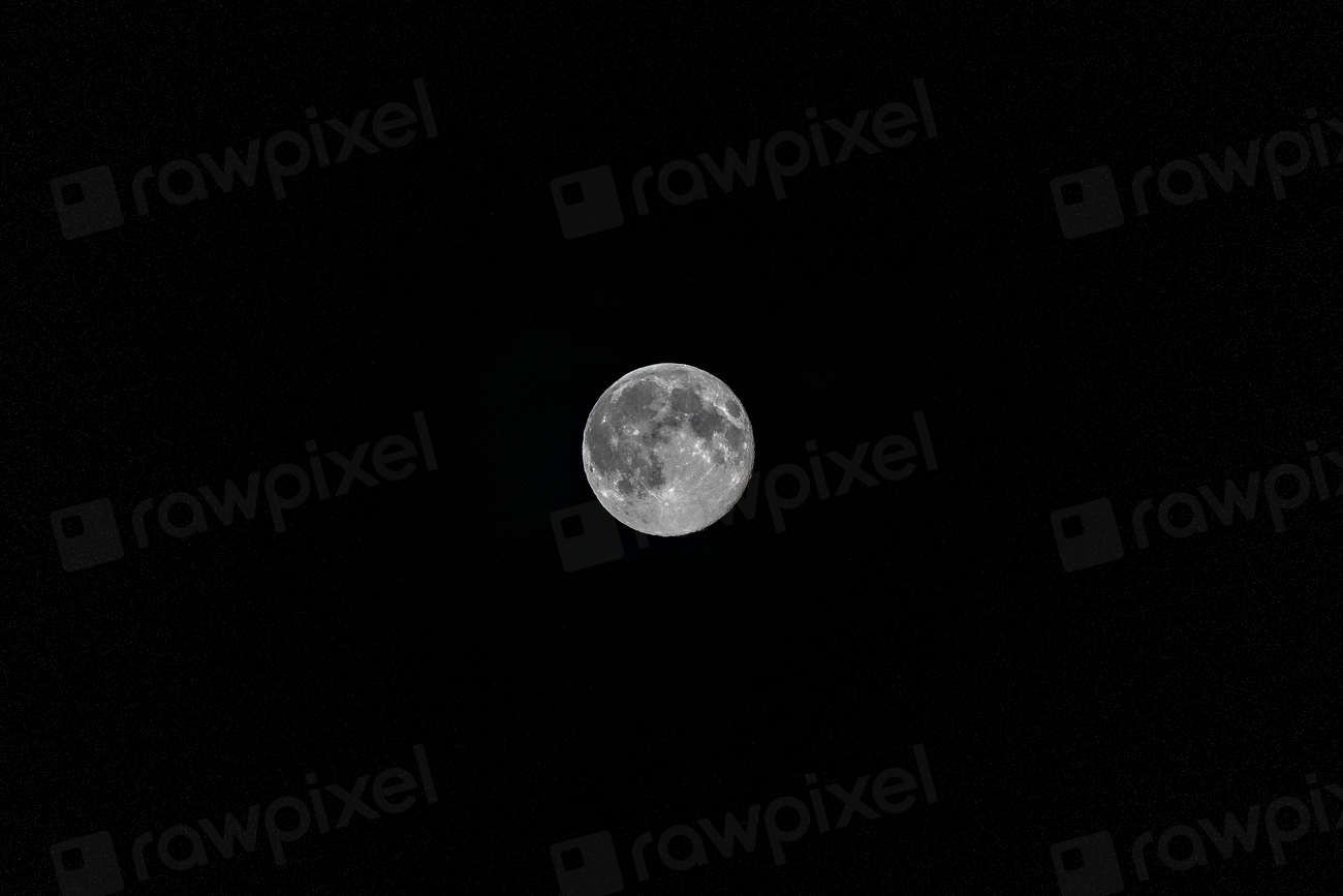 Full moon in the clear | Photo - rawpixel