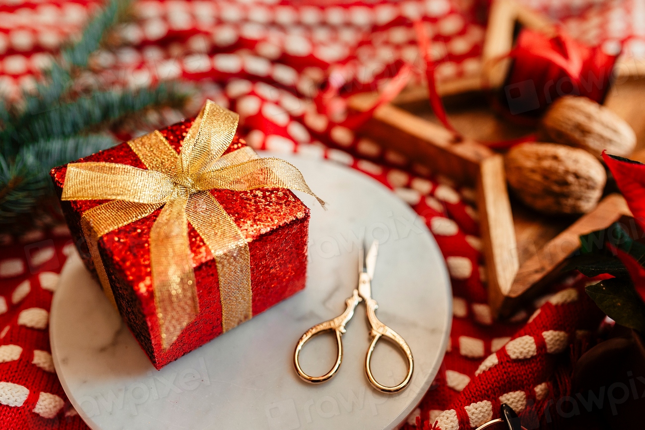 Christmas themed gift box pine | Premium Photo - rawpixel