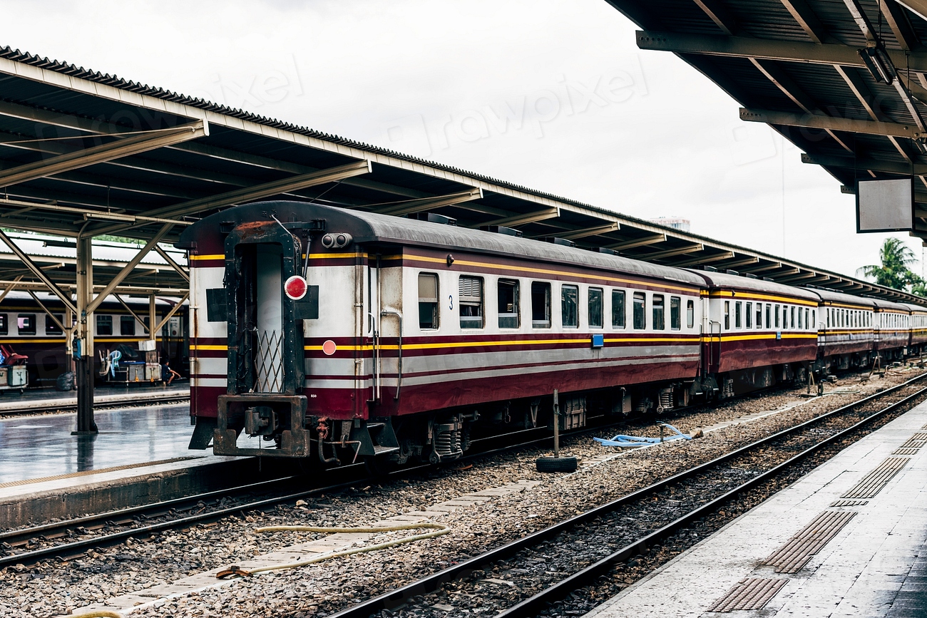 Train ready depart platform | Free Photo - rawpixel