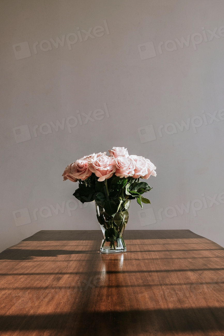 Beautiful pink roses vase table | Premium Photo - rawpixel