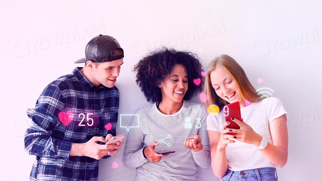 Diverse friends using social media | Premium PSD - rawpixel