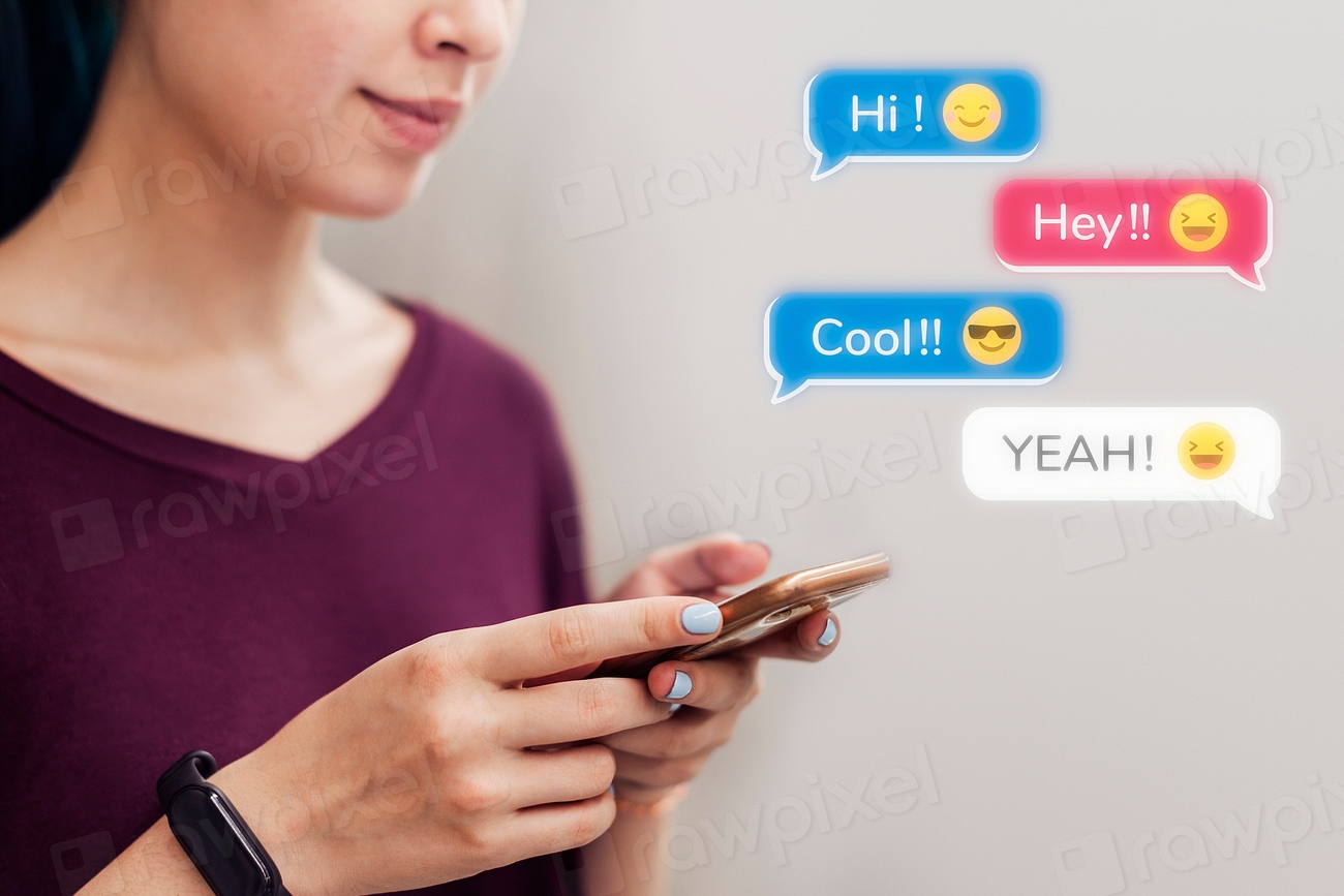 Woman texting friend psd social | Premium PSD - rawpixel