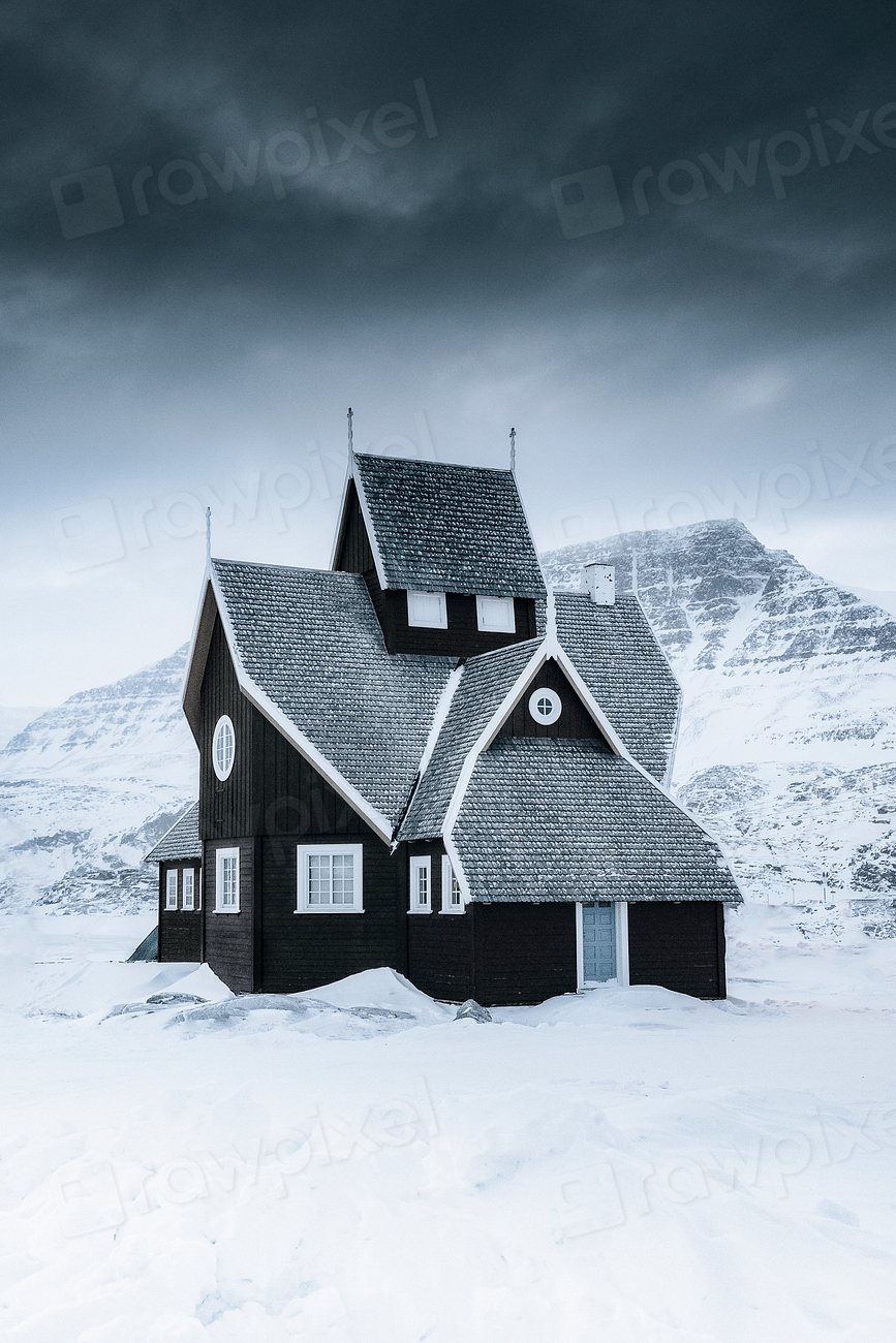 Black house in the snowy | Premium Photo - rawpixel