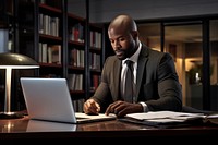 South African businessman using computer | Premium Photo - rawpixel