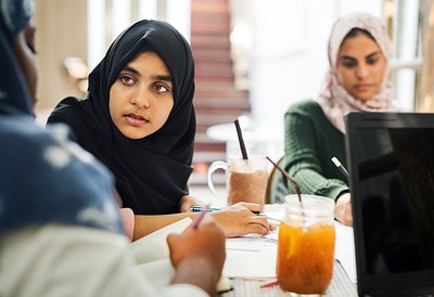Group Muslim school girls studying | Premium Photo - rawpixel