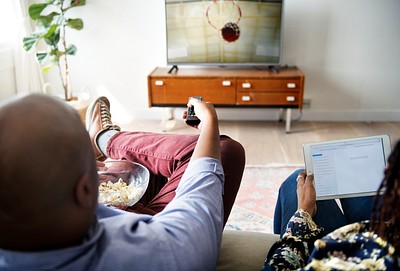 Couple watching TV at home | Premium Photo - rawpixel