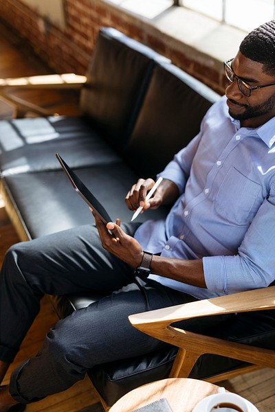 Black man using stylus digital | Premium Photo - rawpixel