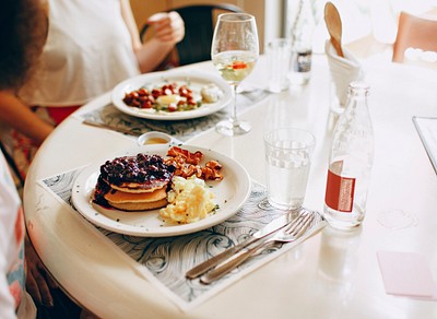 Friends having breakfast cafe | Free Photo - rawpixel