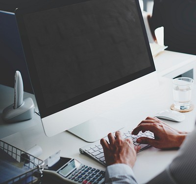 Man using computer an empty | Premium PSD Mockup - rawpixel