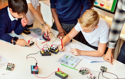Young students learning coding and | Free Photo - rawpixel