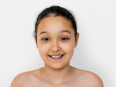 Little girl smiling bare chest | Free Photo - rawpixel