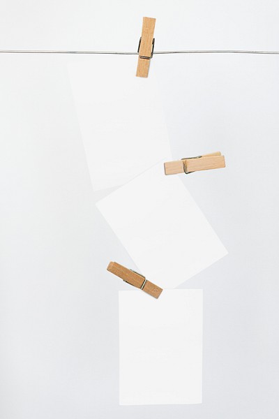 Papers mockup png hanging rope | Premium PNG - rawpixel