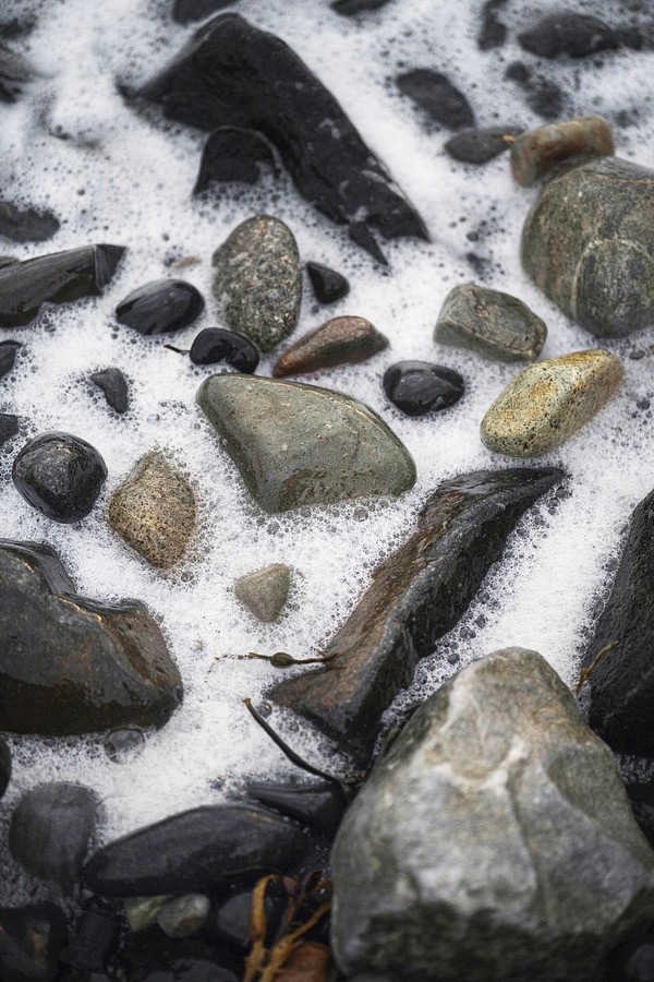 Foamy wave on a rocky | Free Photo - rawpixel
