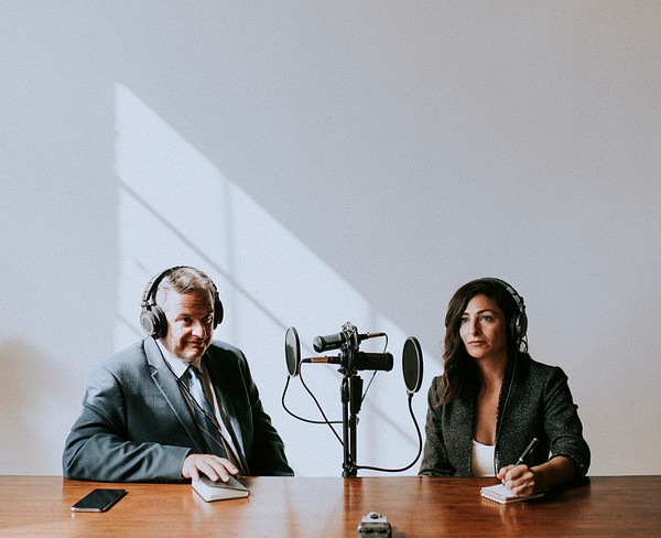 Female broadcaster interviewing her guest | Premium Photo - rawpixel