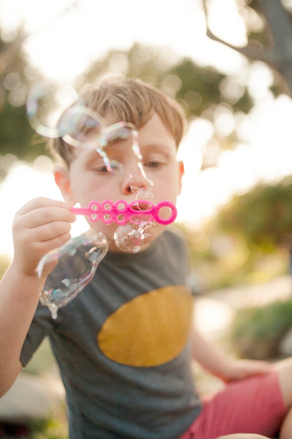 Cute little boy blowing soap | Premium Photo - rawpixel