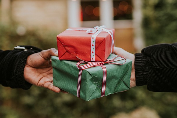 Friends exchanging gifts Christmas party | Premium Photo - rawpixel
