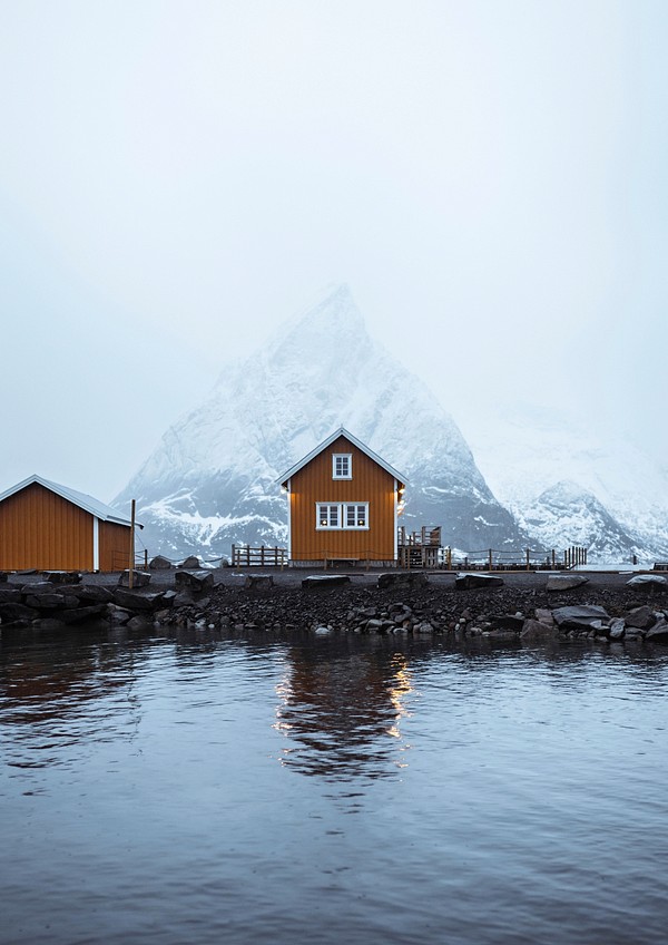Yellow cabin in Sakrisoy overlooking | Premium Photo - rawpixel