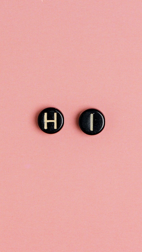 Hi beads word typography pink | Free Photo - rawpixel