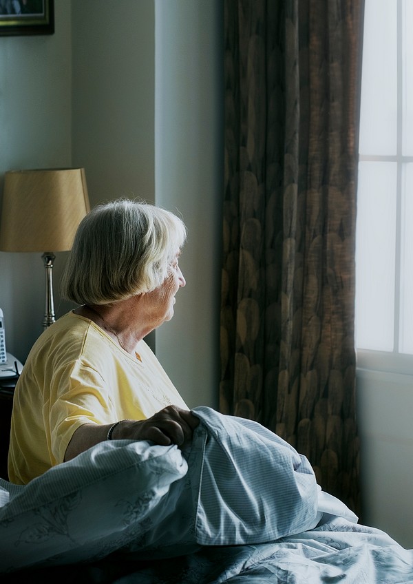 Elderly woman alone home social | Free Photo - rawpixel