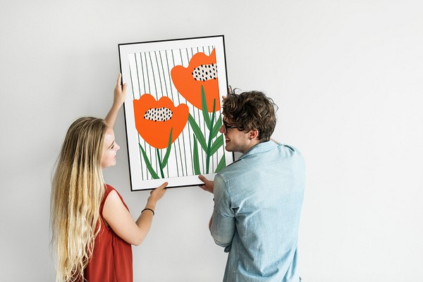 Photo frame mockup, couple decorating | Premium PSD Mockup - rawpixel