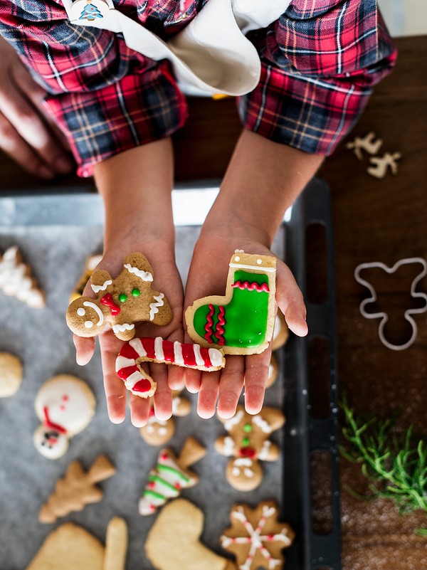 Christmas cookies decorated with icing | Premium Photo - rawpixel