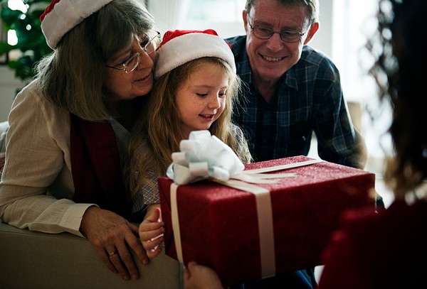 People enjoying Christmas holiday | Premium Photo - rawpixel