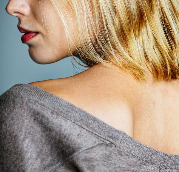 Backside portrait of white woman | Premium Photo - rawpixel