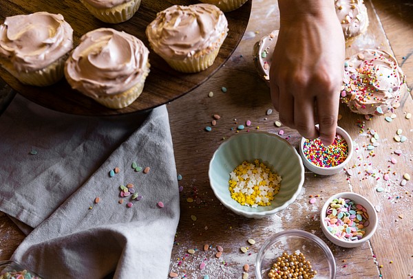 Hand adding sprinkles chocolate cupcake | Premium Photo - rawpixel
